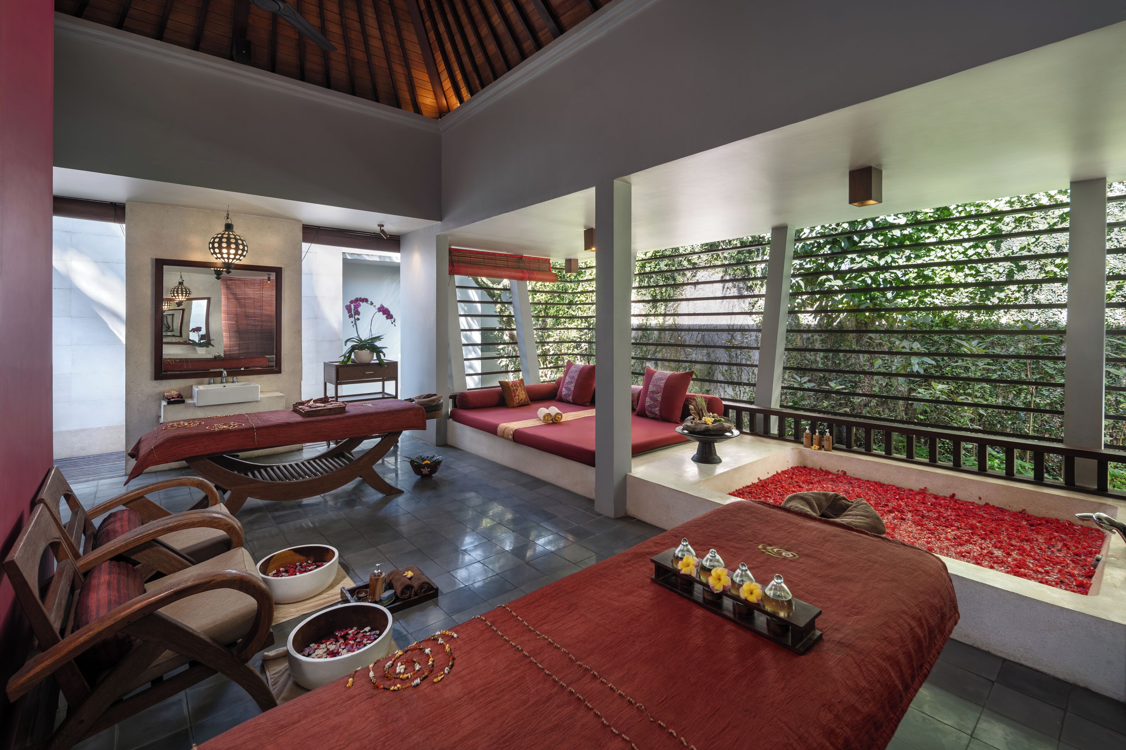 Sala(s) para tratamentos a casais, tratamentos corporais, aromaterapia 