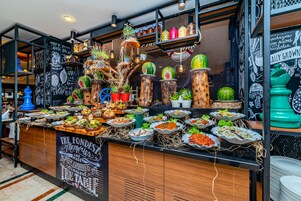 5 restaurantes, pequenos-almoços servidos, cozinha internacional 