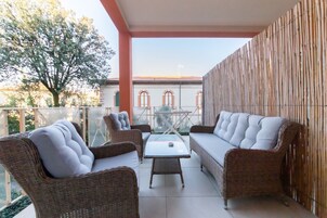 Quarto luxo, 2 quartos | Terraço/pátio