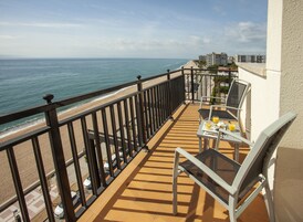 Quarto casal superior, sacada, vista para o mar | Sacada