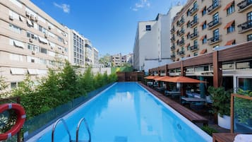 Piscina exterior sazonal