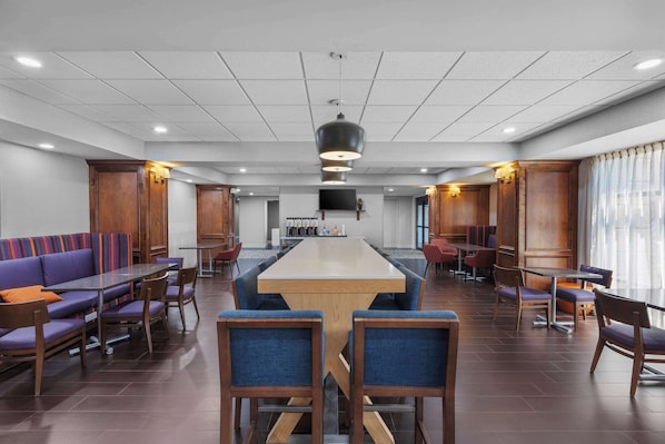 Café da manhã com buffet grátis todos os dias
