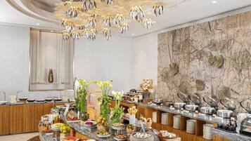 Pequeno-almoço completo diário mediante uma taxa