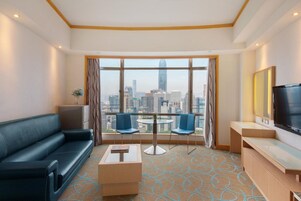 Suite (Garden) | Cofre no quarto, secretária, cortinas/cortinados opacos 