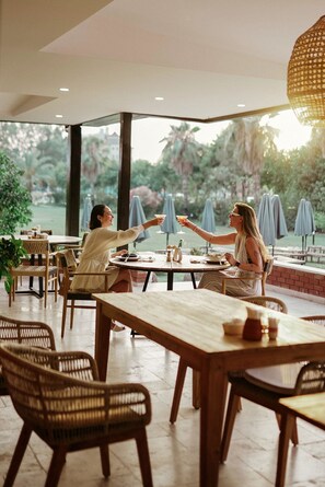 Pequenos-almoços, almoços e jantares servidos 