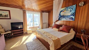 Quarto Duplo Superior, 1 cama queen-size e sofá-cama, terraço, vista para o mar | Secretária, Wi-fi grátis