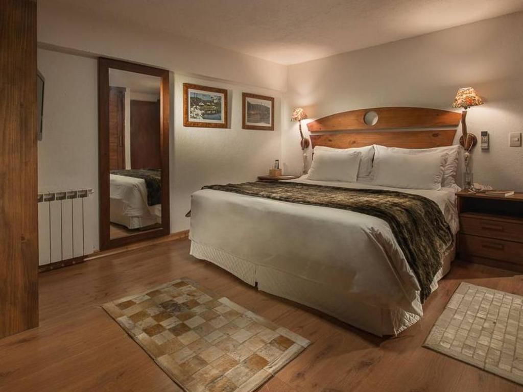 Minibar, cofre no quarto, com decoração personalizada, secretária 