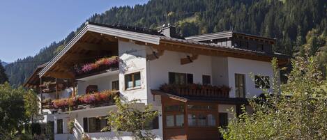 Fachada da propriedade