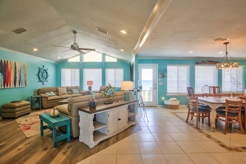 7 Bedroom Beach House With Pool!! Gulf Front And Bay Front - Alligator Point, FL