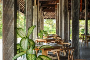Café da manhã, almoço e jantar