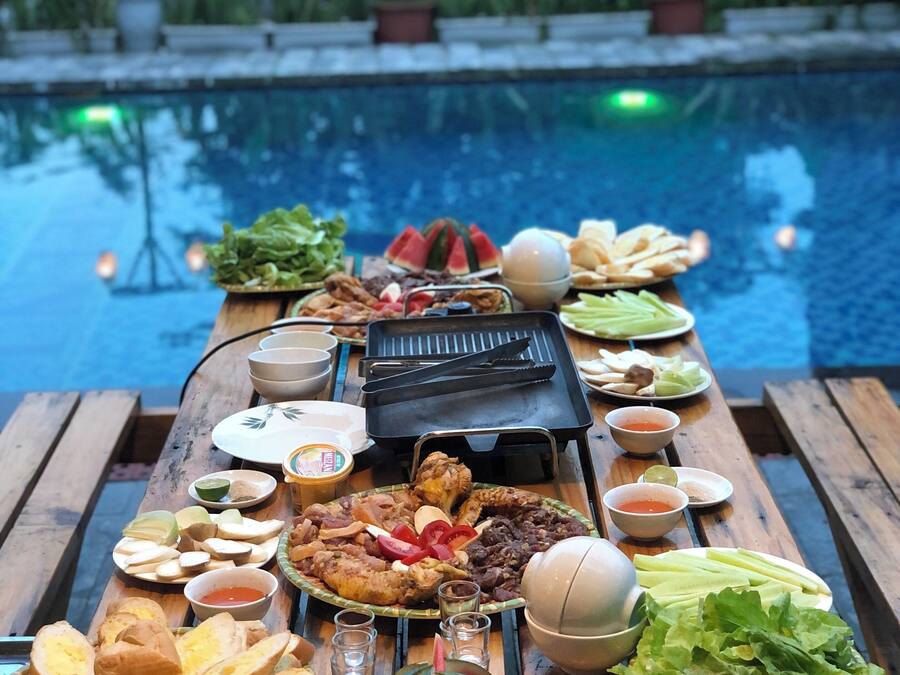 Pequenos-almoços servidos, cozinha local e internacional