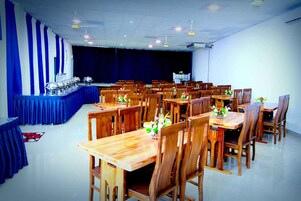 Pequenos-almoços servidos, cozinha local e internacional 