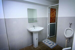 Quarto Duplo | Lavatório na casa de banho