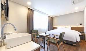Quarto standard | Roupas de cama premium, edredons de pluma, cofres nos quartos