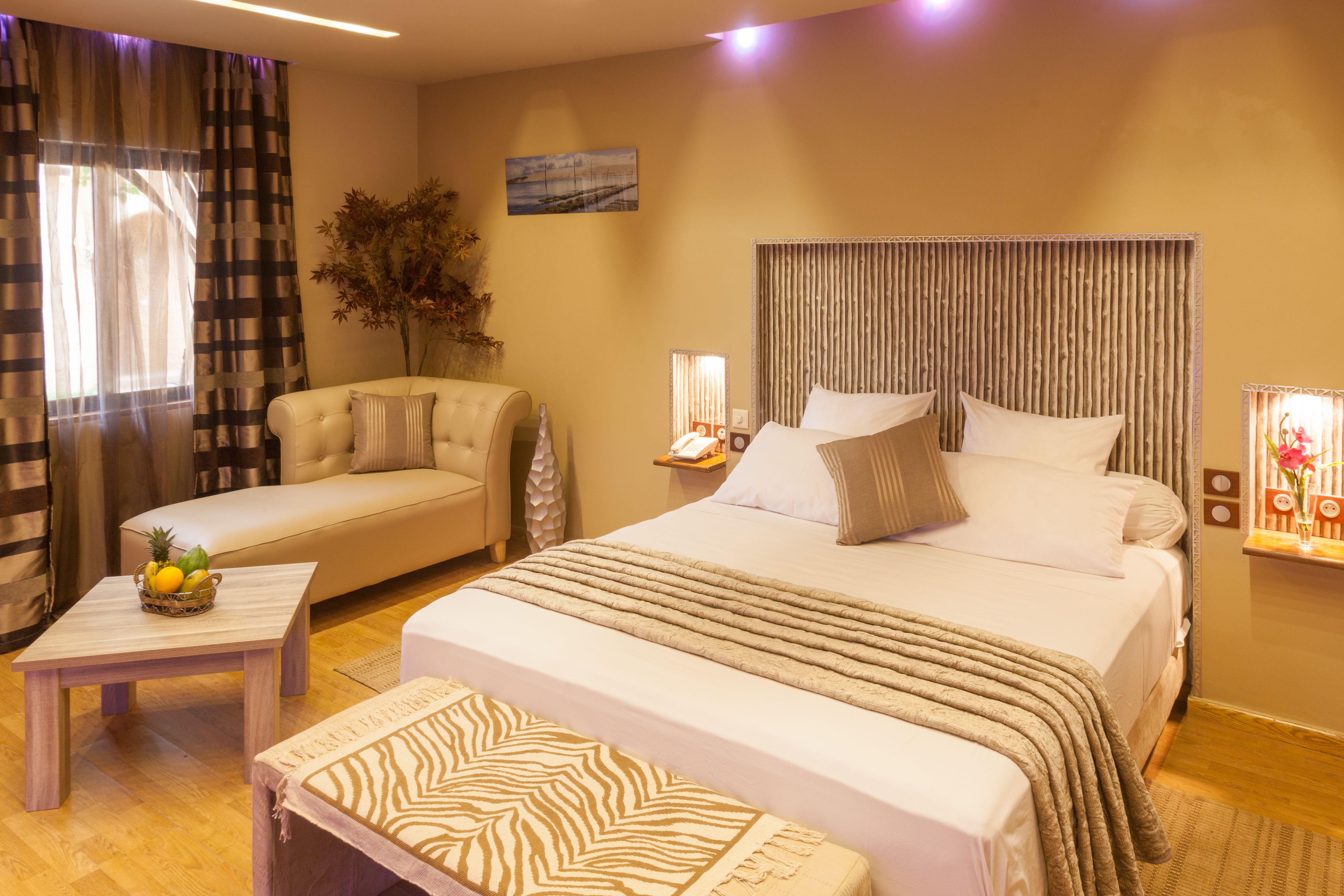 Quarto Club | Sala de estar | TV de ecrã plano 