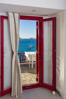 Quarto casal, vista para o mar | Cofres nos quartos, escrivaninha, quartos à prova de som