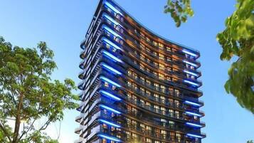 Fachada do alojamento (tarde/noite)