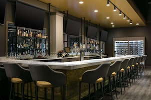 2 bares/lounges 