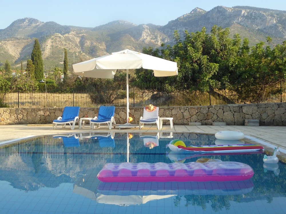 Luxe Villa Met Spectaculair Berg & Uitzicht Op Zee Met De Nieuwste Wifi - Cyprus