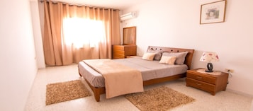 Apartamento luxo, 2 quartos, terraço | Roupas de cama premium, escrivaninha, quartos à prova de som