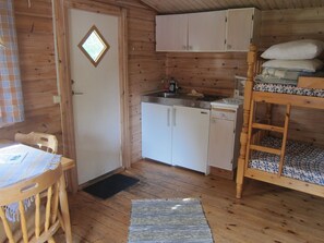 Cabana básico, banheiro compartilhado | Cozinha privada | Geladeira, cooktop, cafeteira/chaleira