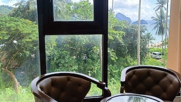 Quarto Premier (Deluxe) | Minibar, cofre no quarto, secretária, Wi-fi grátis