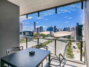 Apartamento, 1 quarto | Roupa de alta qualidade, com decoração personalizada, secretária 