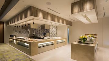 Pequeno-almoço tipo buffet diário (2200 JPY por pessoa)