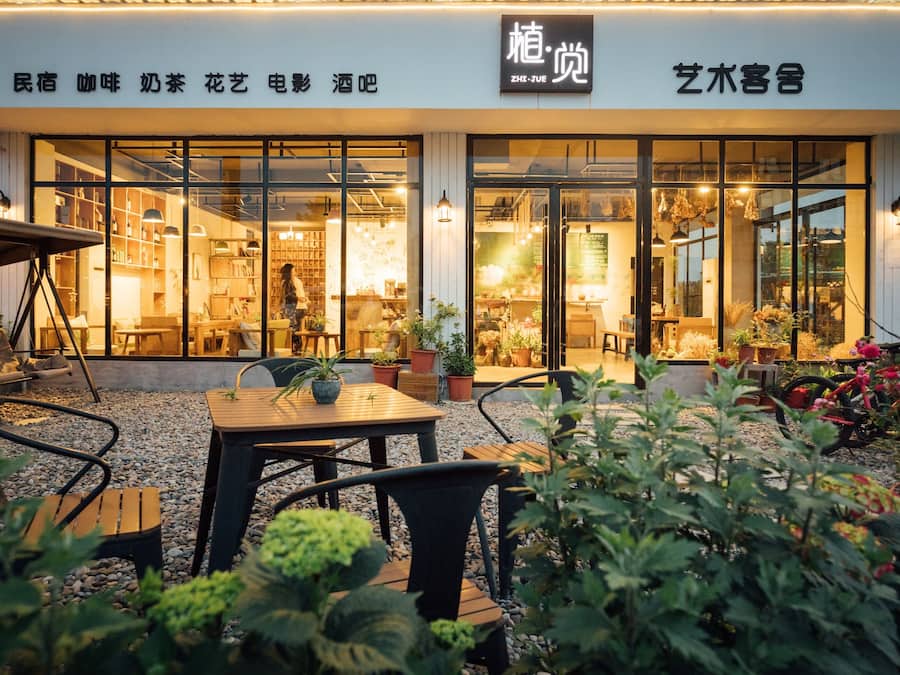 Fachada do alojamento (tarde/noite)