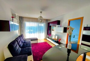 Apartamento luxo, 1 cama Queen e sofá-cama | 1 quarto, roupas de cama premium, escrivaninha