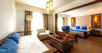 Suite | Roupa de alta qualidade, minibar, cofre no quarto, secretária 