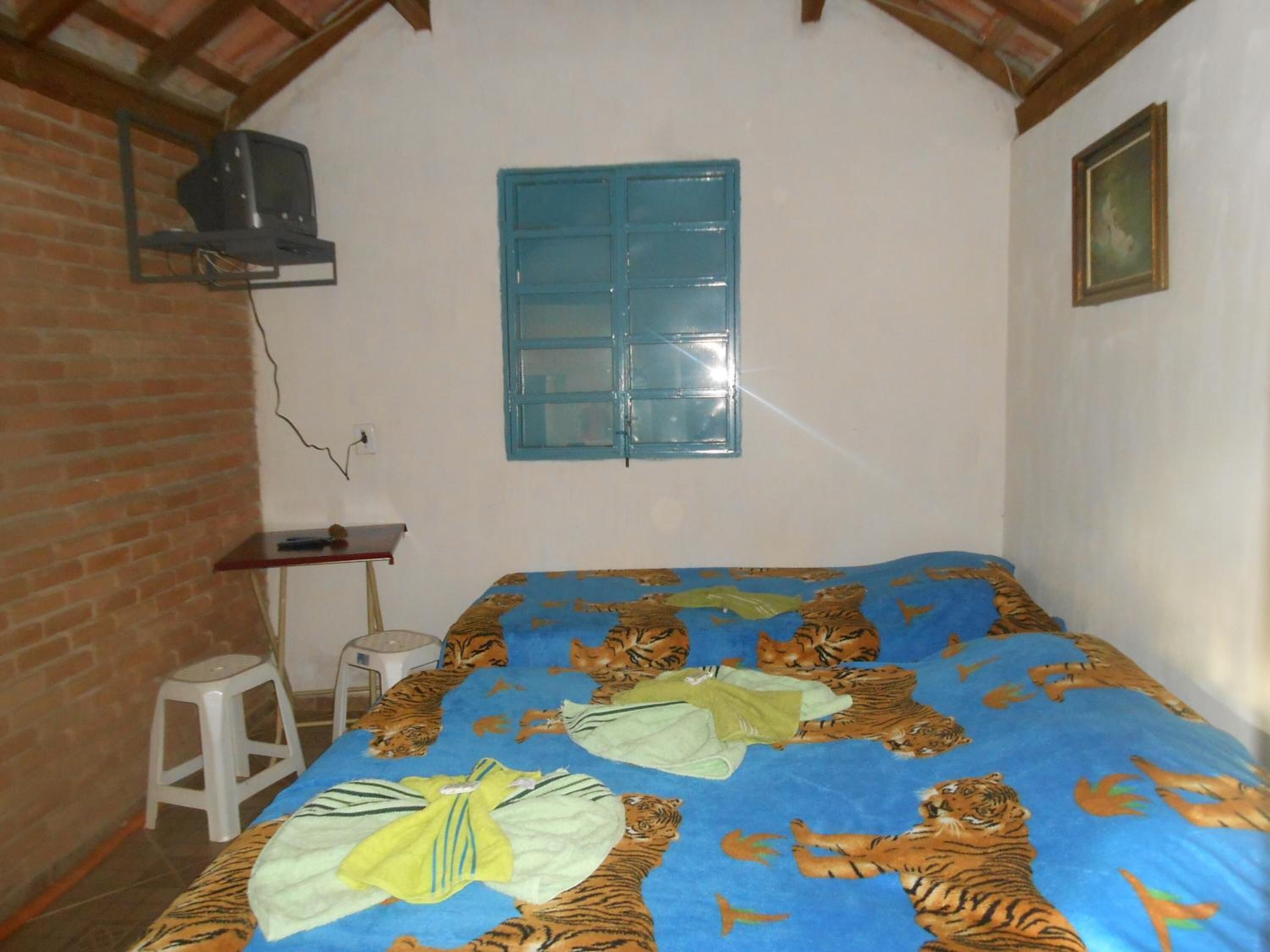 Frigobar, escrivaninha, Wi-Fi de cortesia, roupa de cama