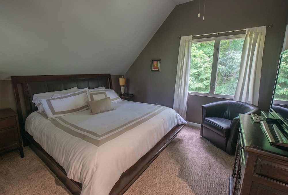 Mtn. View, Hot Tub, Dwntwn Avl & Biltmore 15-20 Min, Wifi, Serenity At Its Best! - Asheville, NC