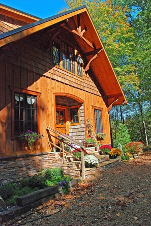 Timber Ridge Cabin Apartment, Forested Retreat Close to Natchez Trace ...