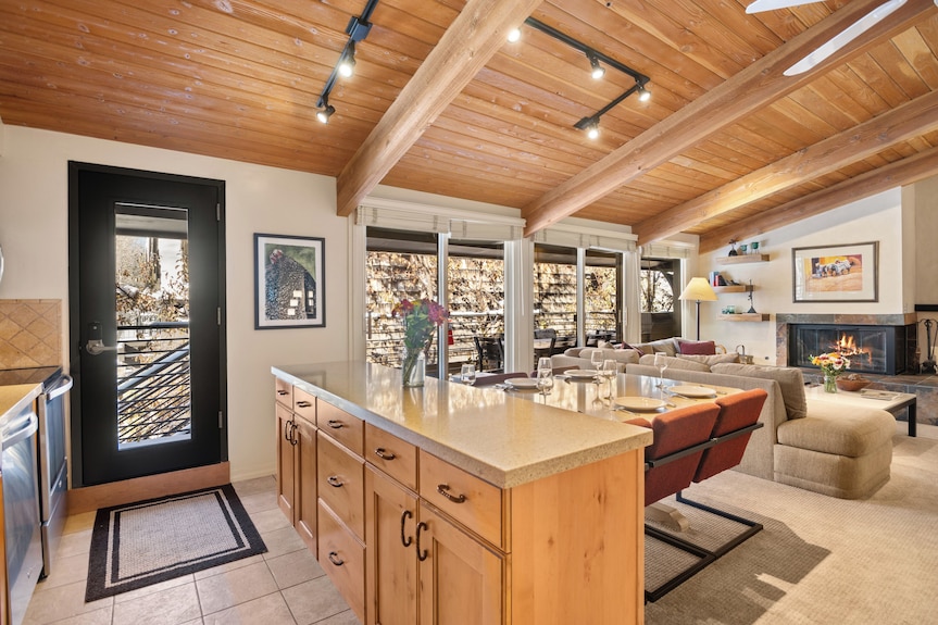 Aspen Mountain Views, Bright Top-floor 3br, Pool, Hot Tub, 7-min Walk To Gondola - Aspen, CO