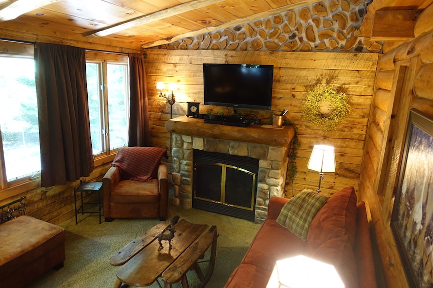 Stunning Door County Cabin In The Woods, Wi-fi, Firepit, Fireplace, Game Room - Door County, WI