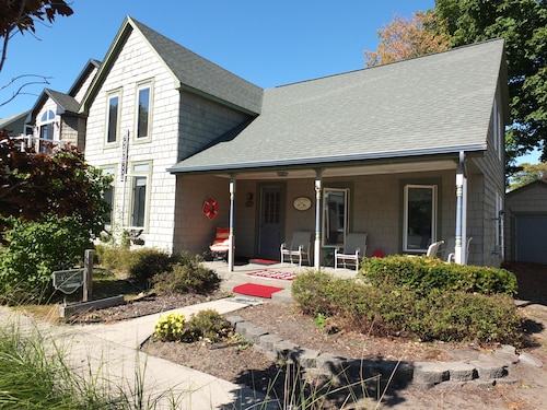 Bayside Cottage - Large Family Home Just A Short Walk From Downtown And Beach! - Door County, WI