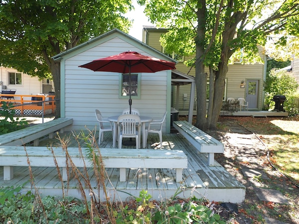 Bayside Cottage - Large Family Home Just A Short Walk From Downtown! - Frankfort, MI