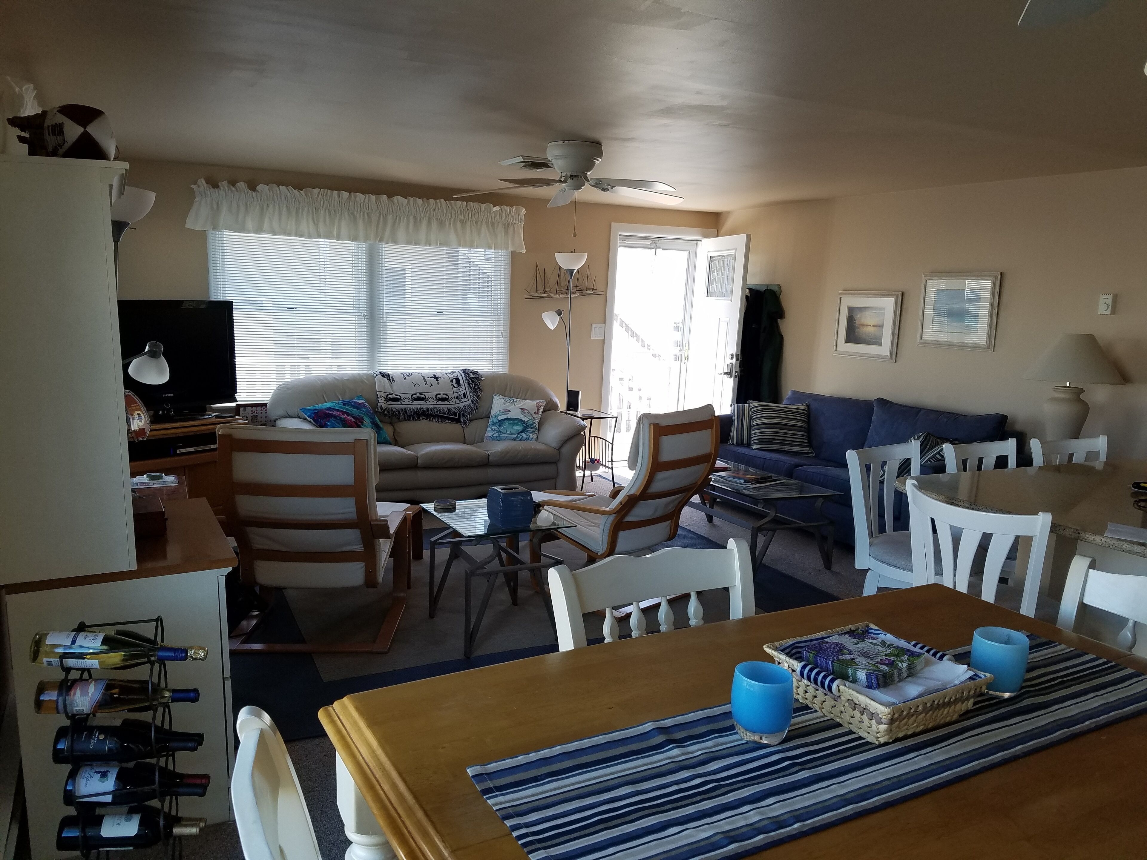 Charming Canal Front Home, Quiet Neighborhood, One Mile From Ocean, Prof. Clean. - Fenwick Island, DE