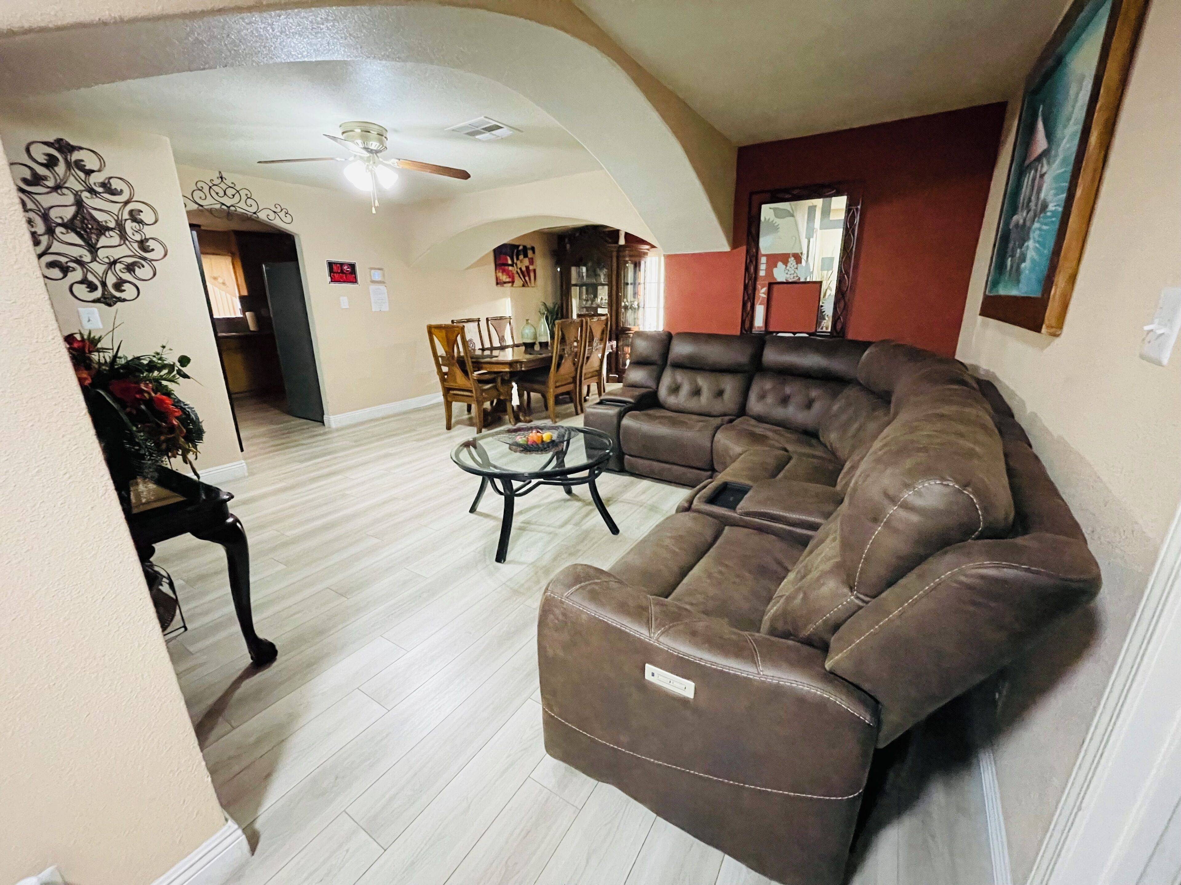 Beautiful 4-bedroom Home;  5 Min From Strip - Las Vegas, NV