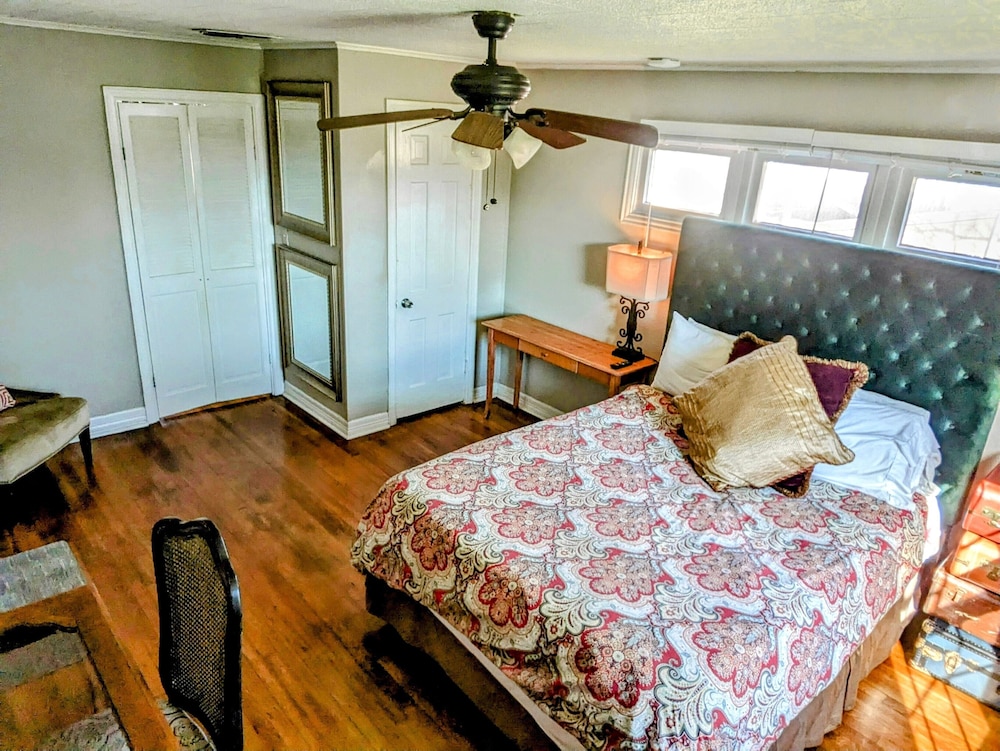Homey Escape Minutes From Anything You Could Need! Free Wifi! - Wichita Falls, TX