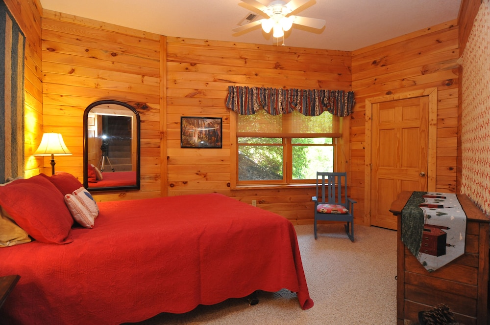 Buckeye Cabin, Located In Weaverville, Nc - Weaverville, NC