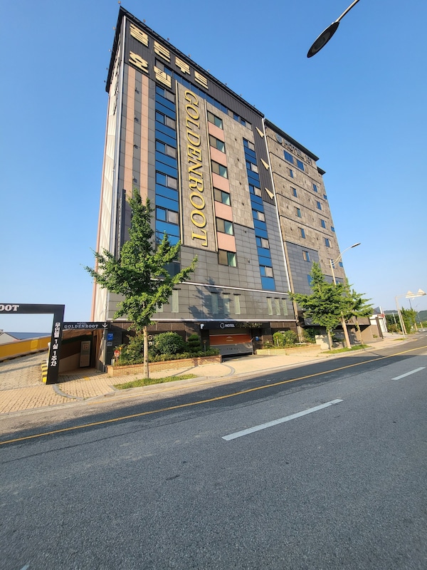 Goldenroot Hotel In Gimhae - Gimhae-si