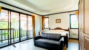 Quarto Deluxe, 1 cama king-size | Secretária, Wi-fi grátis, roupa de cama fornecida