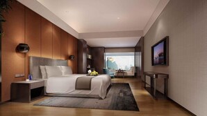 Quarto casal club, vista para o rio | Cofres nos quartos, escrivaninha, cortinas blackout