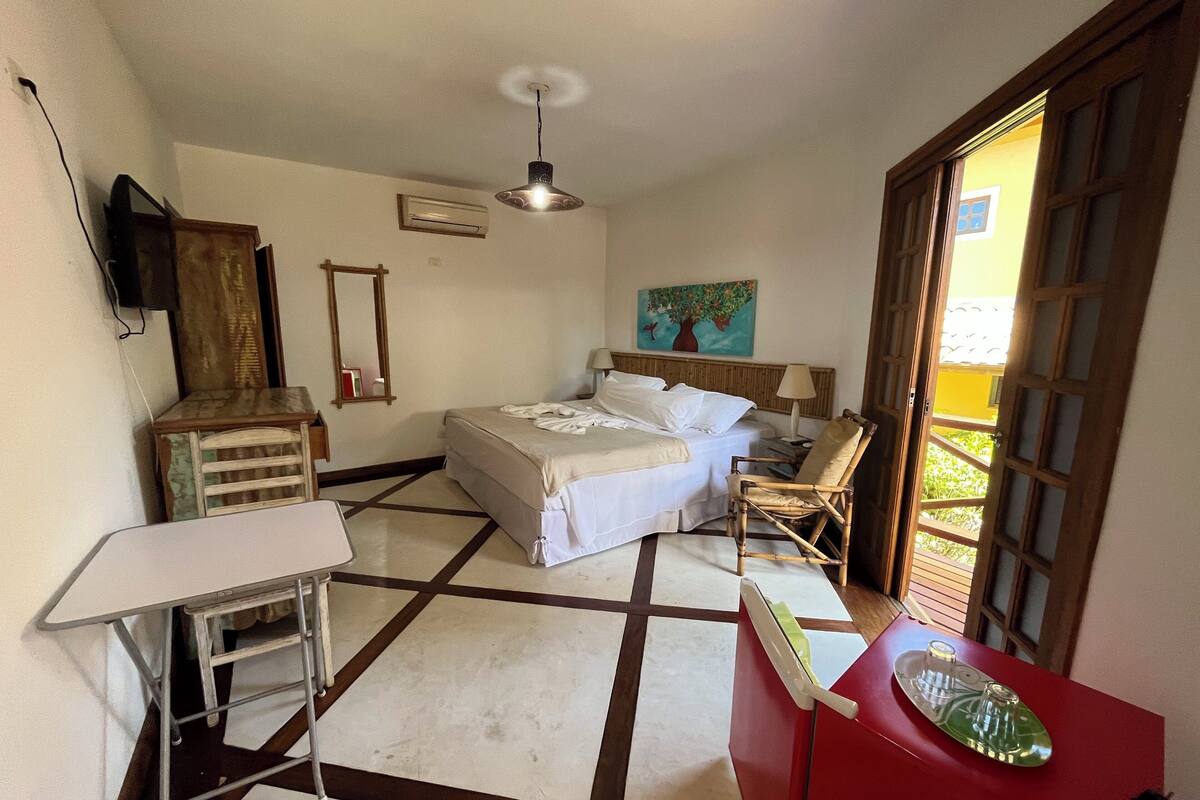 Quarto casal, 1 cama King | Wi-Fi de cortesia, roupa de cama