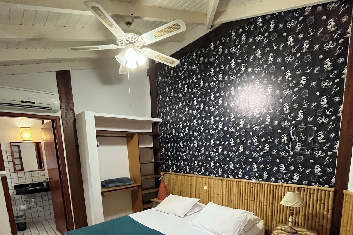 Quarto casal luxo | Wi-Fi de cortesia, roupa de cama