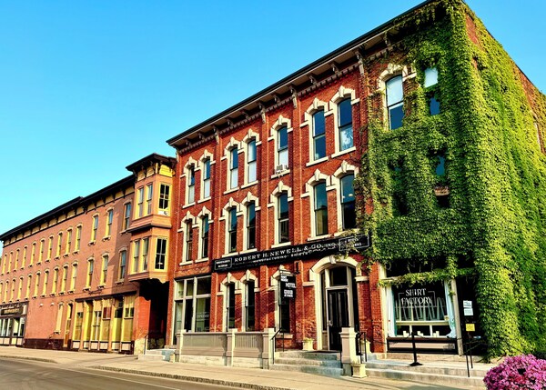 Hart House Hotel - Albion, NY