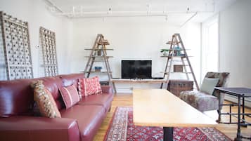 Loft de Luxo, várias camas, cozinha | Sala de estar | TV de ecrã plano