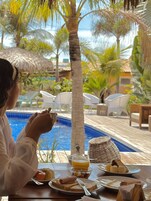 Café da manhã feito na hora grátis todos os dias